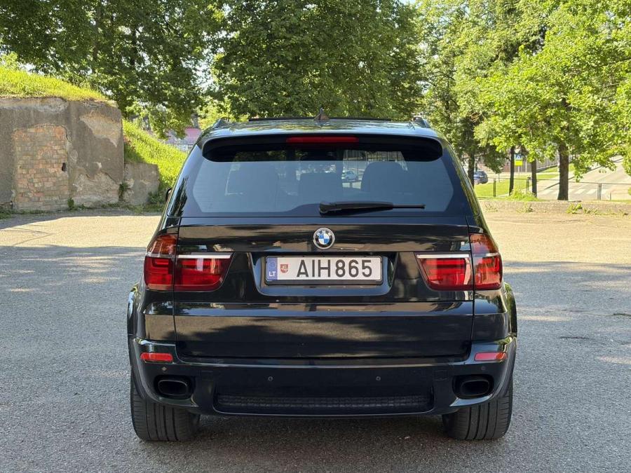 Black BMW X5 2011 in Telschi, with an engine capacity of 3.00 L and mileage of 330 thousand km for 10800 €, photo 8 on AUTOMOTO.COM.LV