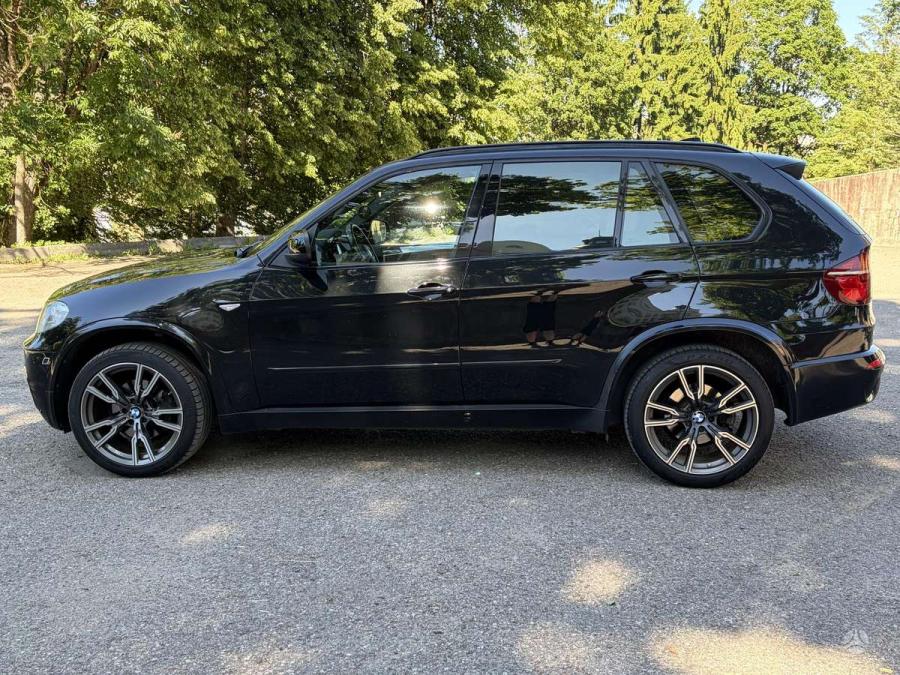 Black BMW X5 2011 in Telschi, with an engine capacity of 3.00 L and mileage of 330 thousand km for 10800 €, photo 10 on AUTOMOTO.COM.LV
