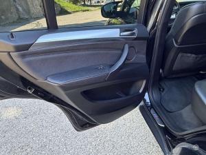 Black BMW X5 2011 in Telschi, with an engine capacity of 3.00 L and mileage of 330 thousand km for 10800 €, photo 17 on AUTOMOTO.COM.LV