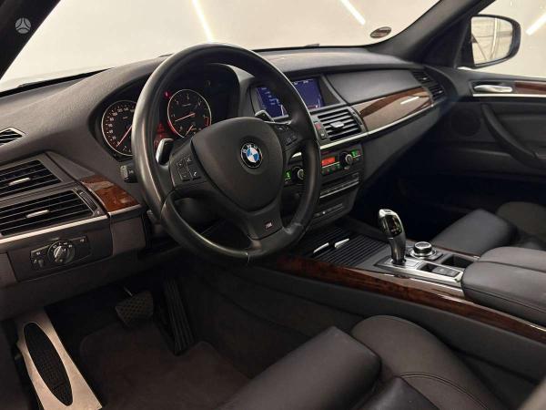 Melns BMW X5 2011 Marijampole, ar dzinēja tilpumu 2.99 L un nobraukumu 250 tūkst. km par 12450 €, foto 2 vietnē AUTOMOTO.COM.LV