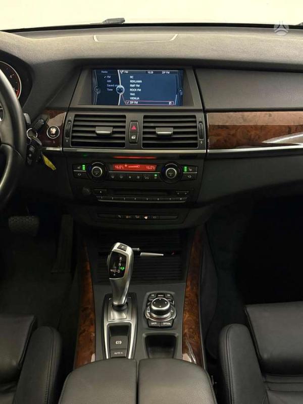 Melns BMW X5 2011 Marijampole, ar dzinēja tilpumu 2.99 L un nobraukumu 250 tūkst. km par 12450 €, foto 4 vietnē AUTOMOTO.COM.LV