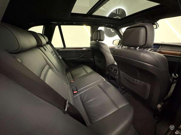 Melns BMW X5 2011 Marijampole, ar dzinēja tilpumu 2.99 L un nobraukumu 250 tūkst. km par 12450 €, foto 5 vietnē AUTOMOTO.COM.LV