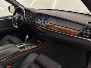 Black BMW X5 2011 in Marijampole, with an engine capacity of 2.99 L and mileage of 250 thousand km for 12450 €, photo 7 on AUTOMOTO.COM.LV