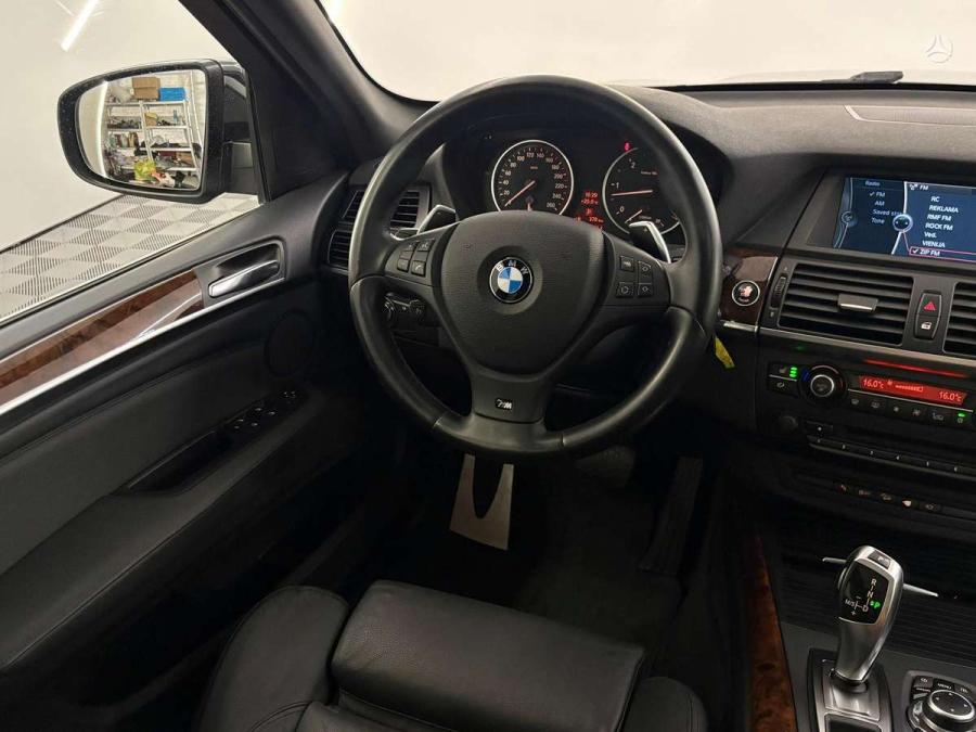 Black BMW X5 2011 in Marijampole, with an engine capacity of 2.99 L and mileage of 250 thousand km for 12450 €, photo 8 on AUTOMOTO.COM.LV