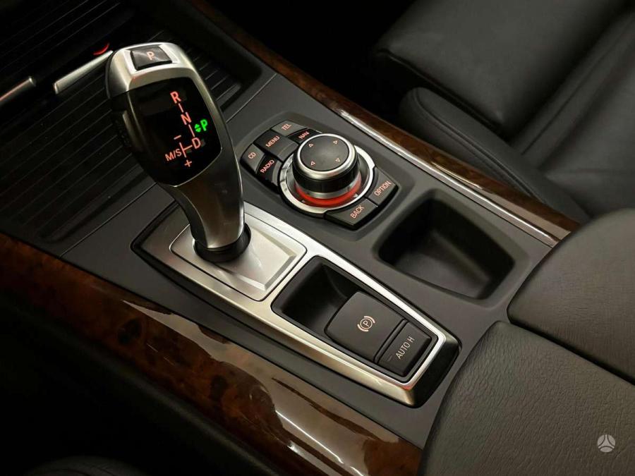 Black BMW X5 2011 in Marijampole, with an engine capacity of 2.99 L and mileage of 250 thousand km for 12450 €, photo 14 on AUTOMOTO.COM.LV