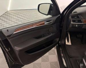 Black BMW X5 2011 in Marijampole, with an engine capacity of 2.99 L and mileage of 250 thousand km for 12450 €, photo 15 on AUTOMOTO.COM.LV
