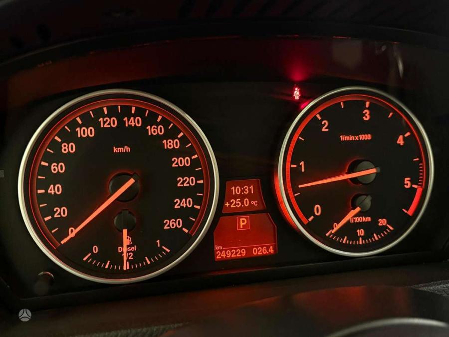 Black BMW X5 2011 in Marijampole, with an engine capacity of 2.99 L and mileage of 250 thousand km for 12450 €, photo 16 on AUTOMOTO.COM.LV