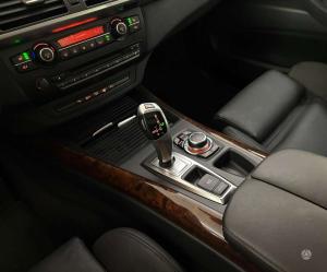 Black BMW X5 2011 in Marijampole, with an engine capacity of 2.99 L and mileage of 250 thousand km for 12450 €, photo 21 on AUTOMOTO.COM.LV