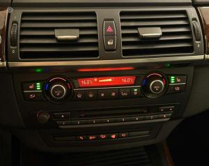 Black BMW X5 2011 in Marijampole, with an engine capacity of 2.99 L and mileage of 250 thousand km for 12450 €, photo 28 on AUTOMOTO.COM.LV