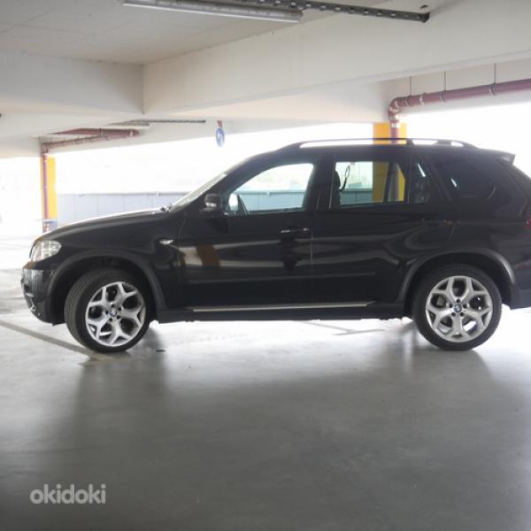 Black BMW X5 2011 in Narva, with an engine capacity of 3.00 L and mileage of 245 thousand km for 11500 €, photo 1 on AUTOMOTO.COM.LV