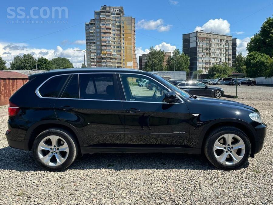 Black BMW X5 2011 in Riga, with an engine capacity of 3.00 L and mileage of 282 thousand km for 12000 €, photo 3 on AUTOMOTO.COM.LV