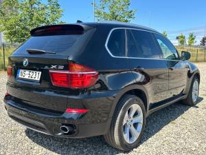 Black BMW X5 2011 in Riga, with an engine capacity of 3.00 L and mileage of 282 thousand km for 12000 €, photo 4 on AUTOMOTO.COM.LV