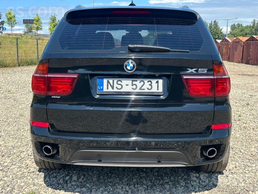 Black BMW X5 2011 in Riga, with an engine capacity of 3.00 L and mileage of 282 thousand km for 12000 €, photo 5 on AUTOMOTO.COM.LV