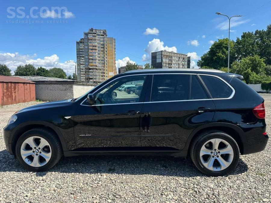 Black BMW X5 2011 in Riga, with an engine capacity of 3.00 L and mileage of 282 thousand km for 12000 €, photo 7 on AUTOMOTO.COM.LV