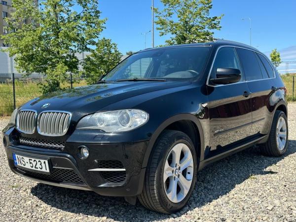 Black BMW X5 2011 in Riga, with an engine capacity of 3.00 L and mileage of 282 thousand km for 12000 €, photo 7 on AUTOMOTO.COM.LV