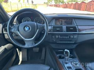 Black BMW X5 2011 in Riga, with an engine capacity of 3.00 L and mileage of 282 thousand km for 12000 €, photo 12 on AUTOMOTO.COM.LV