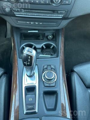 Black BMW X5 2011 in Riga, with an engine capacity of 3.00 L and mileage of 282 thousand km for 12000 €, photo 14 on AUTOMOTO.COM.LV