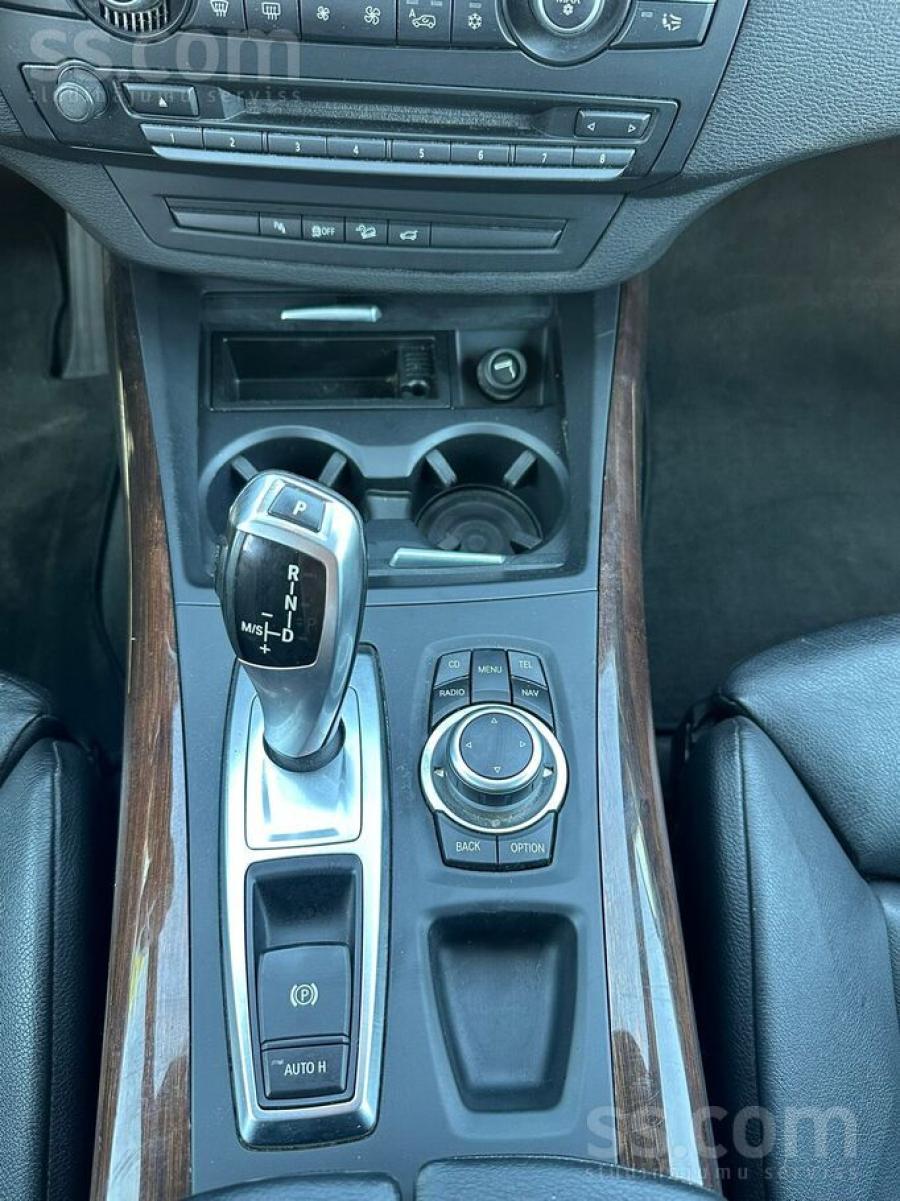Black BMW X5 2011 in Riga, with an engine capacity of 3.00 L and mileage of 282 thousand km for 12000 €, photo 14 on AUTOMOTO.COM.LV