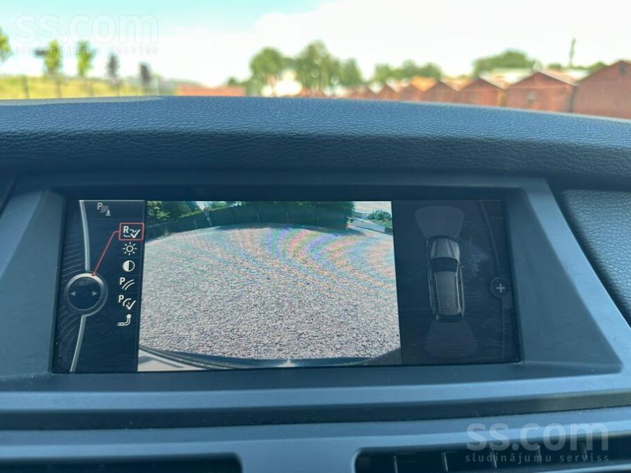 Black BMW X5 2011 in Riga, with an engine capacity of 3.00 L and mileage of 282 thousand km for 12000 €, photo 15 on AUTOMOTO.COM.LV