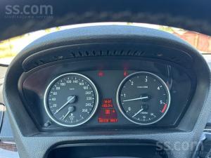 Black BMW X5 2011 in Riga, with an engine capacity of 3.00 L and mileage of 282 thousand km for 12000 €, photo 16 on AUTOMOTO.COM.LV