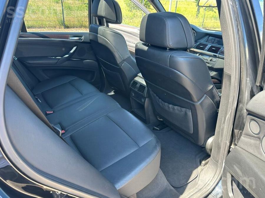 Black BMW X5 2011 in Riga, with an engine capacity of 3.00 L and mileage of 282 thousand km for 12000 €, photo 19 on AUTOMOTO.COM.LV