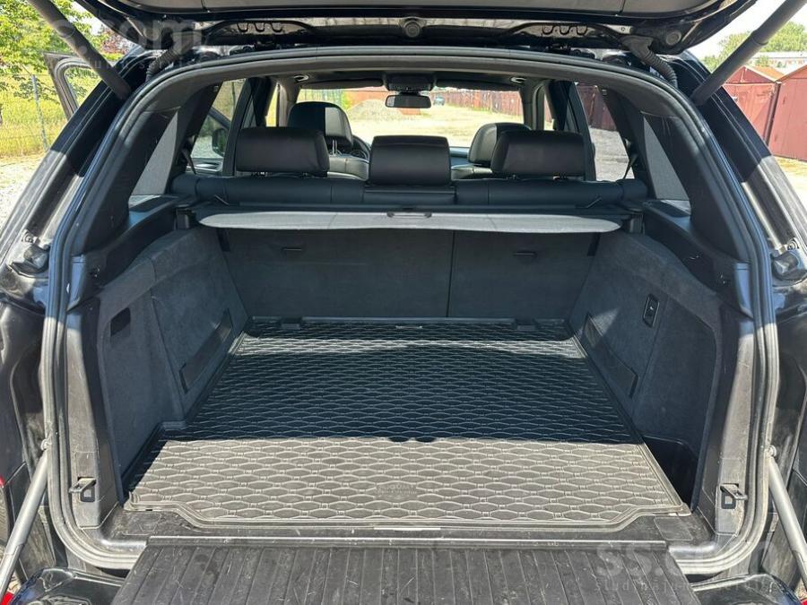 Black BMW X5 2011 in Riga, with an engine capacity of 3.00 L and mileage of 282 thousand km for 12000 €, photo 21 on AUTOMOTO.COM.LV