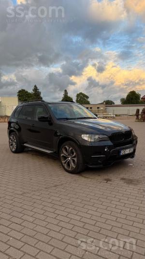 Melns BMW X5 2011 Kuldīga, ar dzinēja tilpumu 3.00 L un nobraukumu 0 tūkst. km par 10199 €, foto  vietnē AUTOMOTO.COM.LV