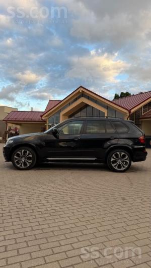 Melns BMW X5 2011 Kuldīga, ar dzinēja tilpumu 3.00 L un nobraukumu 0 tūkst. km par 10199 €, foto 4 vietnē AUTOMOTO.COM.LV