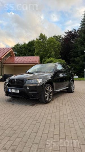 Melns BMW X5 2011 Kuldīga, ar dzinēja tilpumu 3.00 L un nobraukumu 0 tūkst. km par 10199 €, foto 5 vietnē AUTOMOTO.COM.LV
