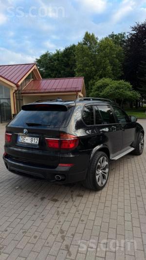 Melns BMW X5 2011 Kuldīga, ar dzinēja tilpumu 3.00 L un nobraukumu 0 tūkst. km par 10199 €, foto 8 vietnē AUTOMOTO.COM.LV