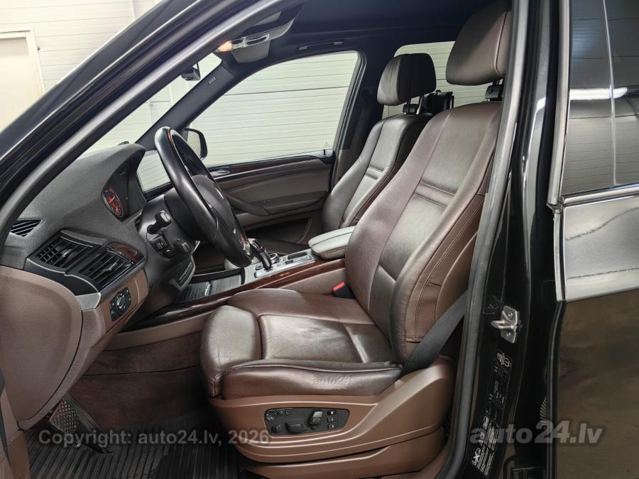 Melns BMW X5 2011 Viljandi, ar dzinēja tilpumu 3.00 L un nobraukumu 234 tūkst. km par 15490 €, foto 5 vietnē AUTOMOTO.COM.LV