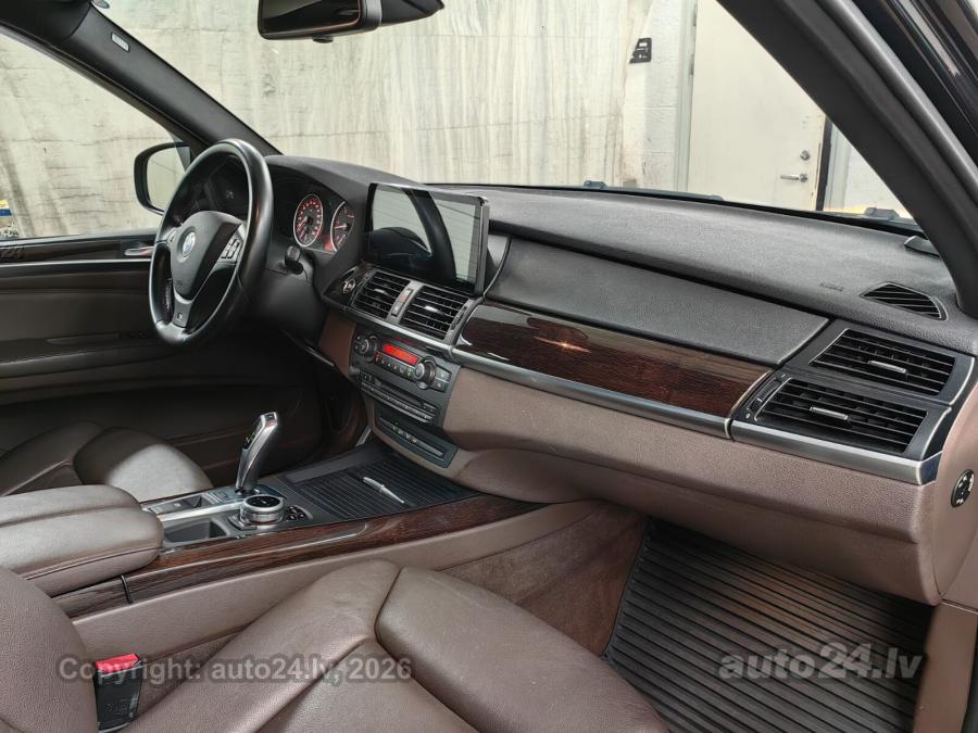 Melns BMW X5 2011 Viljandi, ar dzinēja tilpumu 3.00 L un nobraukumu 234 tūkst. km par 15490 €, foto 6 vietnē AUTOMOTO.COM.LV