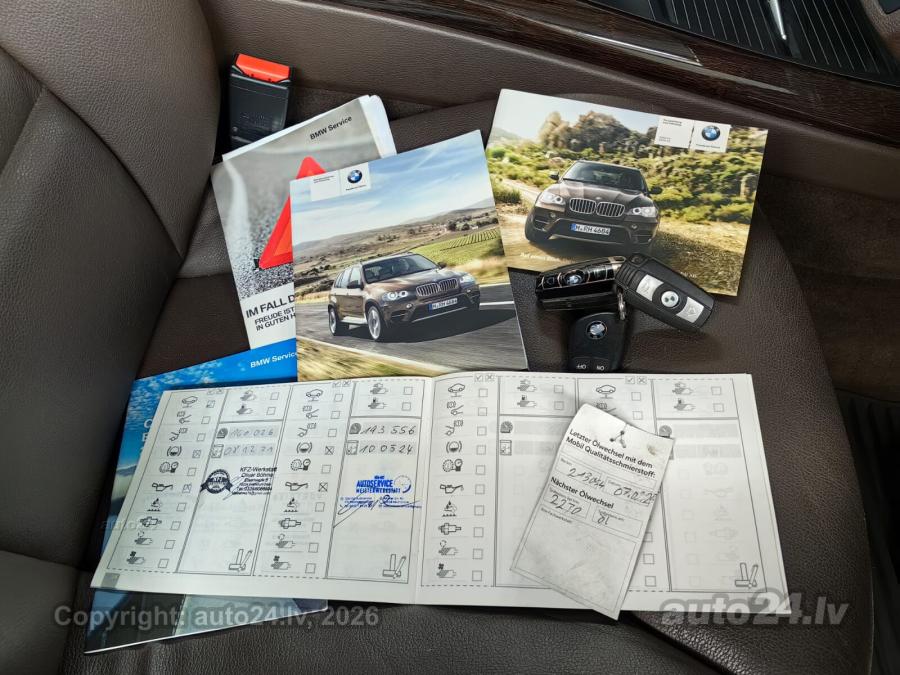Melns BMW X5 2011 Viljandi, ar dzinēja tilpumu 3.00 L un nobraukumu 234 tūkst. km par 15490 €, foto 24 vietnē AUTOMOTO.COM.LV