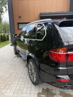 Black BMW X5 2011 in Druskininkai, with an engine capacity of 3.00 L and mileage of 233 thousand km for 12500 €, photo 11 on AUTOMOTO.COM.LV