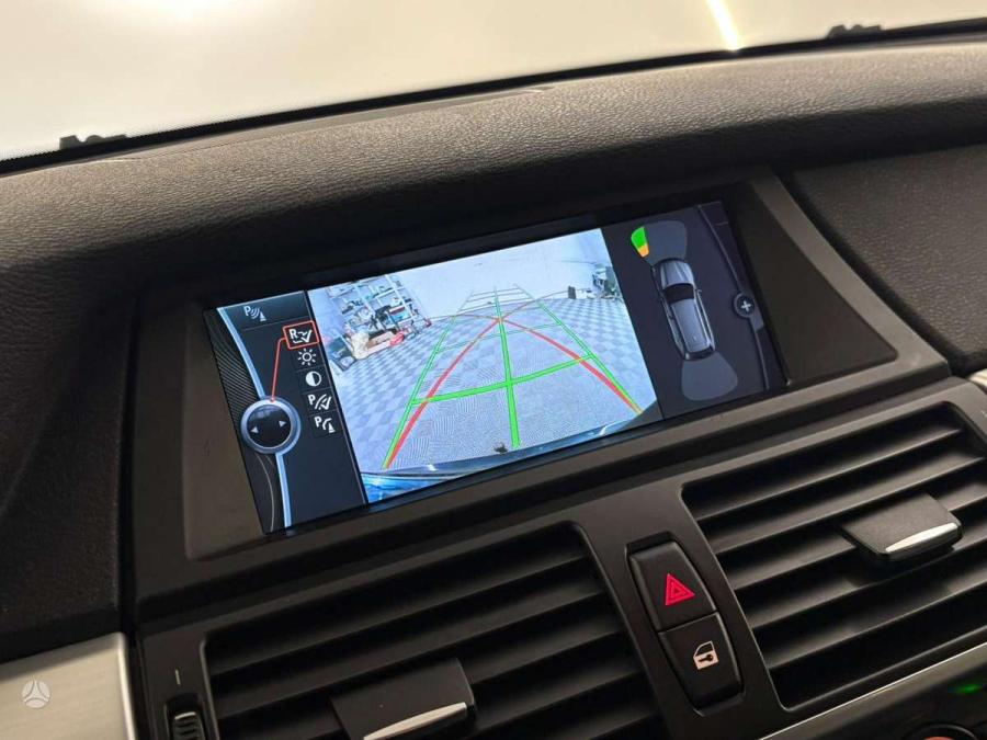 Black BMW X5 2011 in Marijampole, with an engine capacity of 2.99 L and mileage of 268 thousand km for 10999 €, photo 9 on AUTOMOTO.COM.LV