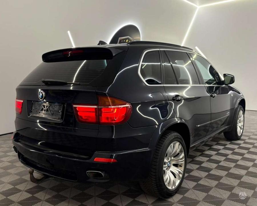 Black BMW X5 2011 in Marijampole, with an engine capacity of 2.99 L and mileage of 268 thousand km for 10999 €, photo 12 on AUTOMOTO.COM.LV