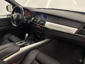 Black BMW X5 2011 in Marijampole, with an engine capacity of 2.99 L and mileage of 268 thousand km for 10999 €, photo 15 on AUTOMOTO.COM.LV