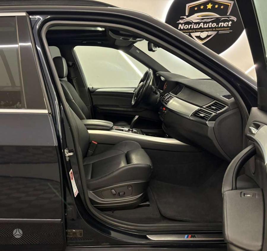 Black BMW X5 2011 in Marijampole, with an engine capacity of 2.99 L and mileage of 268 thousand km for 10999 €, photo 16 on AUTOMOTO.COM.LV