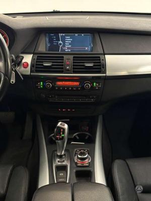 Black BMW X5 2011 in Marijampole, with an engine capacity of 2.99 L and mileage of 268 thousand km for 10999 €, photo 18 on AUTOMOTO.COM.LV