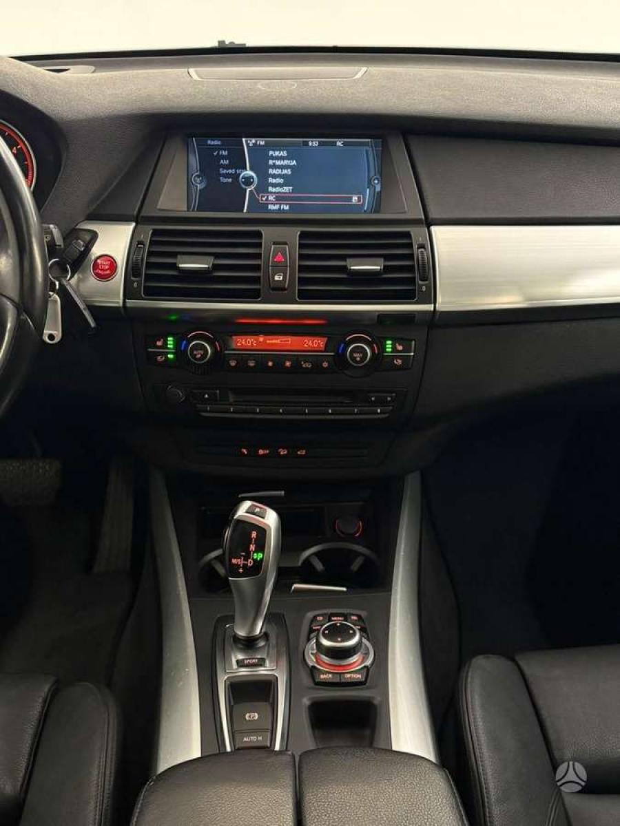 Black BMW X5 2011 in Marijampole, with an engine capacity of 2.99 L and mileage of 268 thousand km for 10999 €, photo 18 on AUTOMOTO.COM.LV