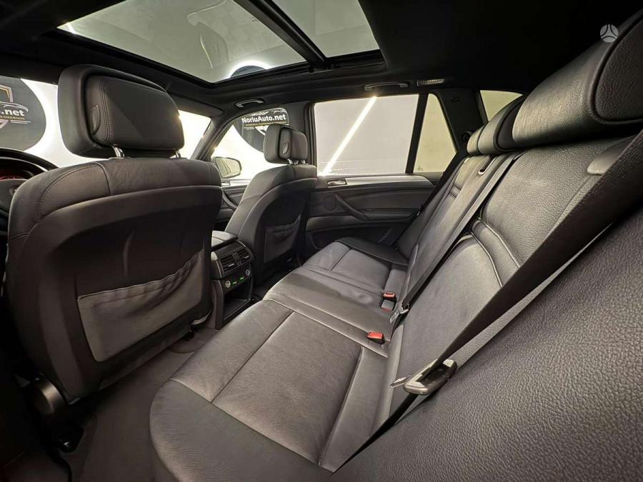 Black BMW X5 2011 in Marijampole, with an engine capacity of 2.99 L and mileage of 268 thousand km for 10999 €, photo 21 on AUTOMOTO.COM.LV