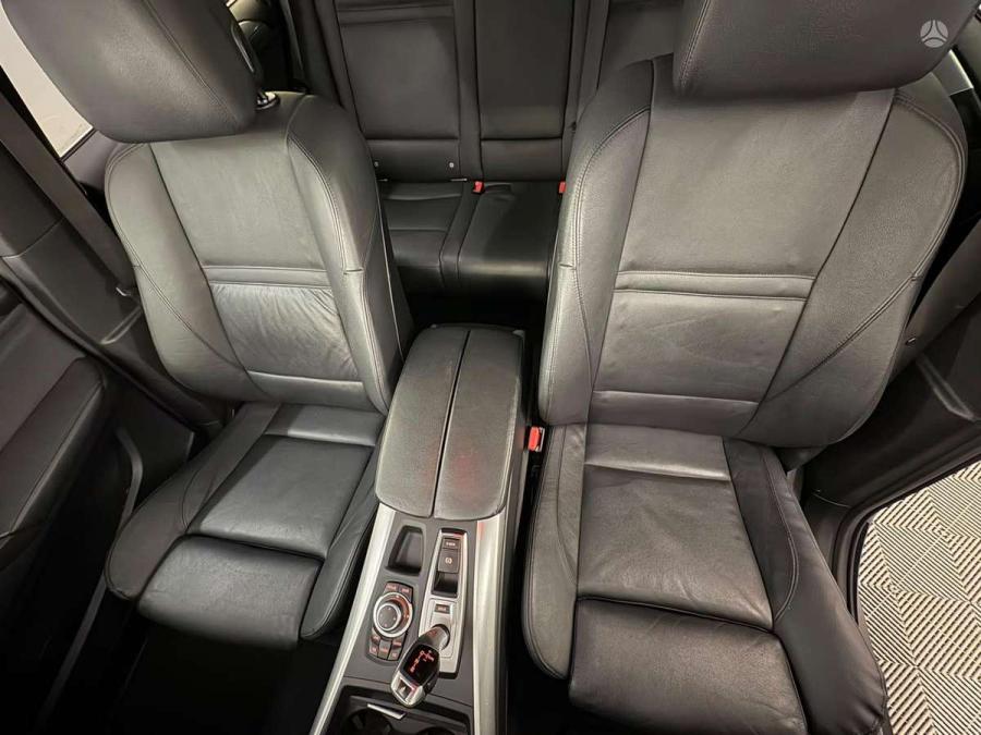 Black BMW X5 2011 in Marijampole, with an engine capacity of 2.99 L and mileage of 268 thousand km for 10999 €, photo 23 on AUTOMOTO.COM.LV