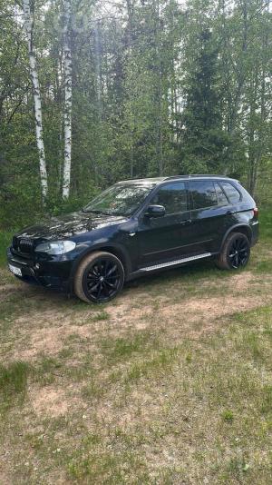 Black BMW X5 2011 in Riga, with an engine capacity of 3.00 L and mileage of 275 thousand km for 12700 €, photo 3 on AUTOMOTO.COM.LV