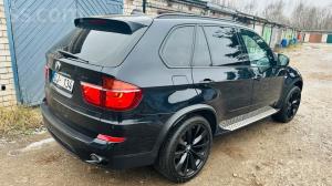 Black BMW X5 2011 in Riga, with an engine capacity of 3.00 L and mileage of 275 thousand km for 12700 €, photo 4 on AUTOMOTO.COM.LV