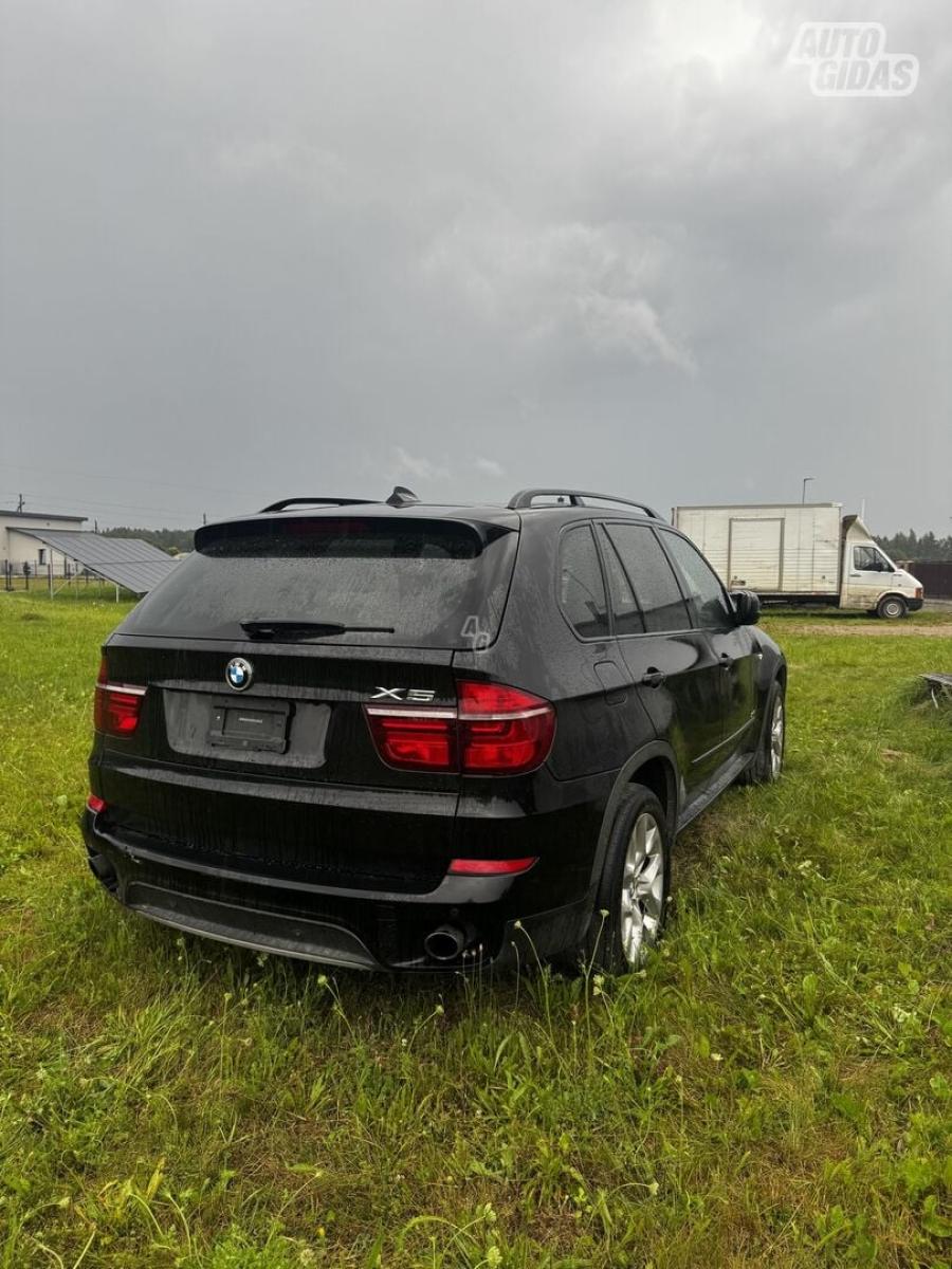 Melns BMW X5 2011 Šauļi, ar dzinēja tilpumu 3.00 L un nobraukumu 190 tūkst. km par 4490 €, foto 4 vietnē AUTOMOTO.COM.LV