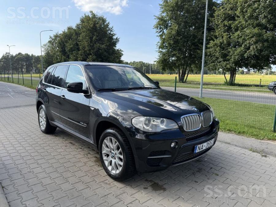 Black BMW X5 2011 in Riga, with an engine capacity of 3.00 L and mileage of 234 thousand km for 11000 €, photo 1 on AUTOMOTO.COM.LV