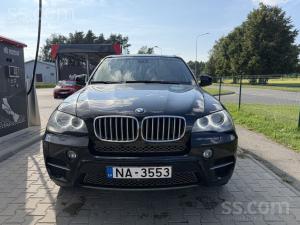 Black BMW X5 2011 in Riga, with an engine capacity of 3.00 L and mileage of 234 thousand km for 11000 €, photo 3 on AUTOMOTO.COM.LV