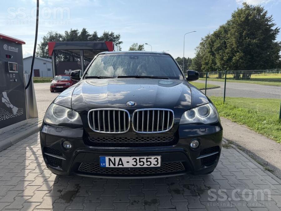 Black BMW X5 2011 in Riga, with an engine capacity of 3.00 L and mileage of 234 thousand km for 11000 €, photo 3 on AUTOMOTO.COM.LV