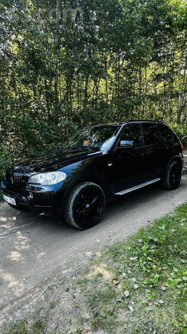 Black BMW X5 2011 in Riga, with an engine capacity of 3.00 L and mileage of 278 thousand km for 10700 €, photo 2 on AUTOMOTO.COM.LV