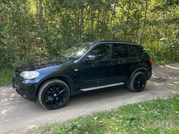 Black BMW X5 2011 in Riga, with an engine capacity of 3.00 L and mileage of 278 thousand km for 10700 €, photo 8 on AUTOMOTO.COM.LV